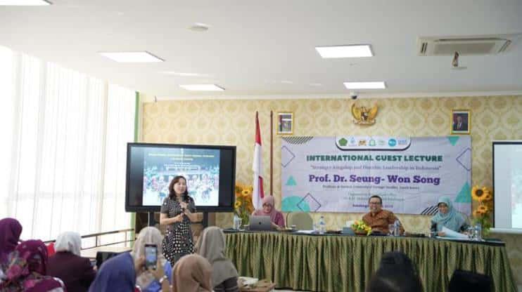 International Guest Lecture: Exploring the Concept of Austronesian ...